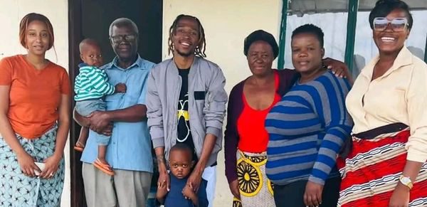 Yo Maps & Wife Kidist helps Stranded Pastor With K10,000 Cash (See ...